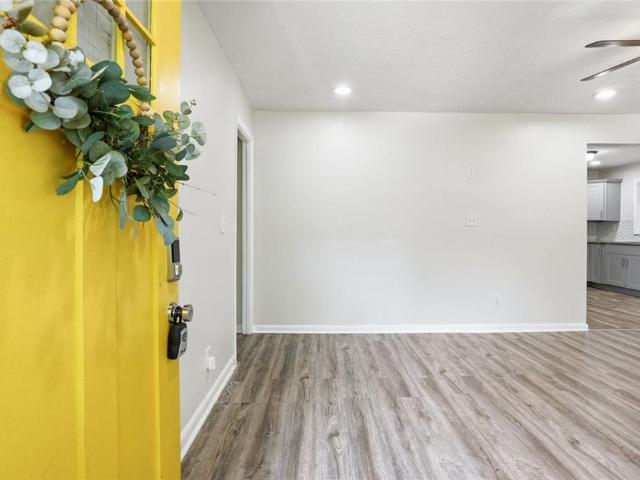 923 Redford Drive SE