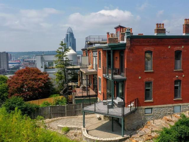 923 Riverview Place