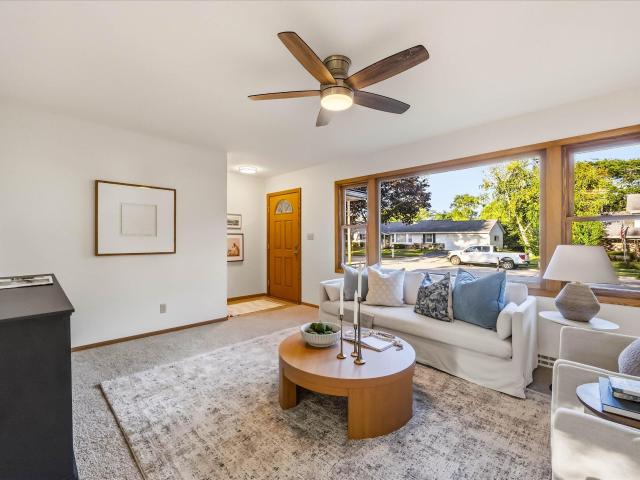 923 W Whitefish Rd