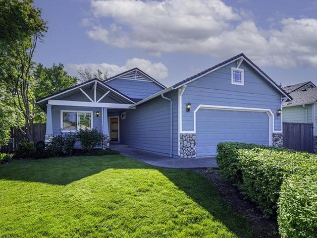 923 Village Cir, Medford, OR 97504