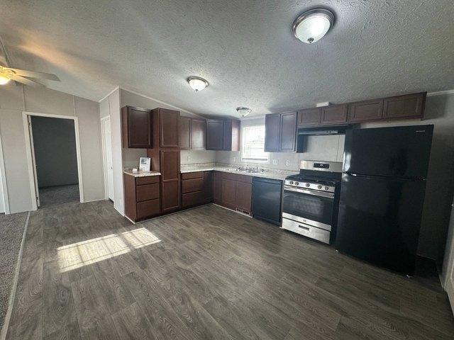 9244 Greentree Dr Unit 125, Newport, MI 48166
