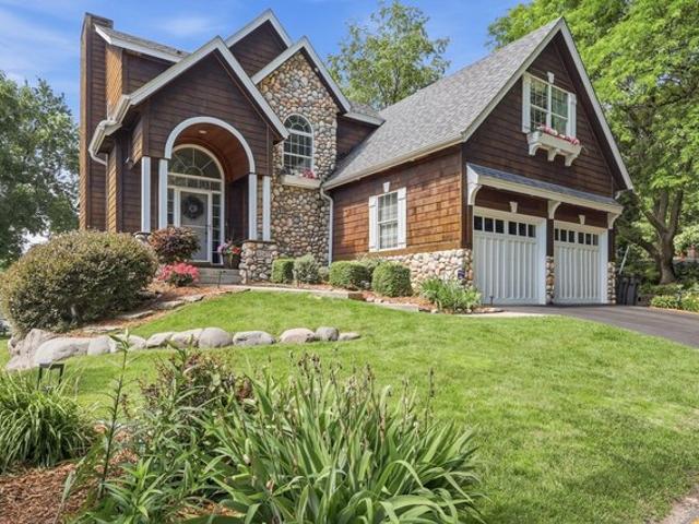9247 Lake Riley Blvd, Chanhassen, MN 55317