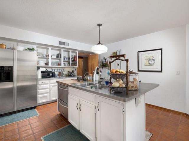 9249 N 40th St, Phoenix, AZ 85028