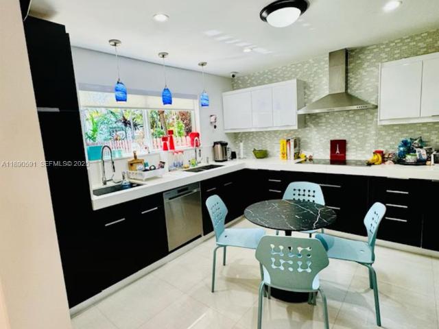 9240 Byron Ave, Surfside, FL 33154 | MLS #A11890