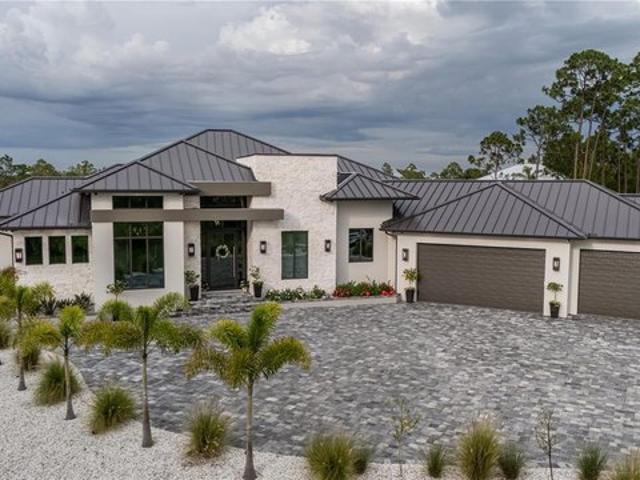 9240 Falcon Ct, Venice, FL 34293