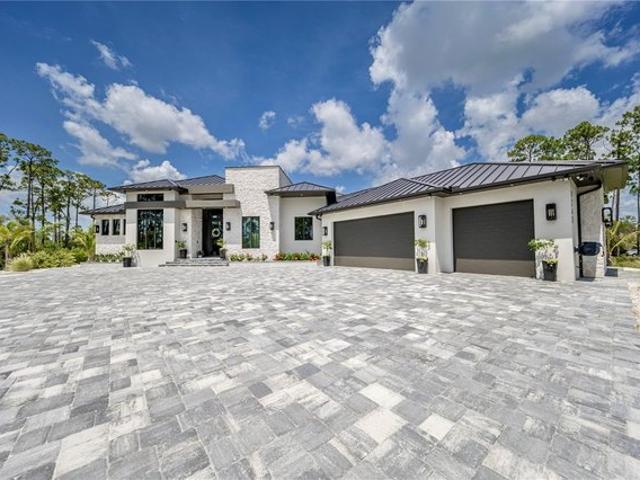 9240 Falcon Ct, Venice, FL 34293