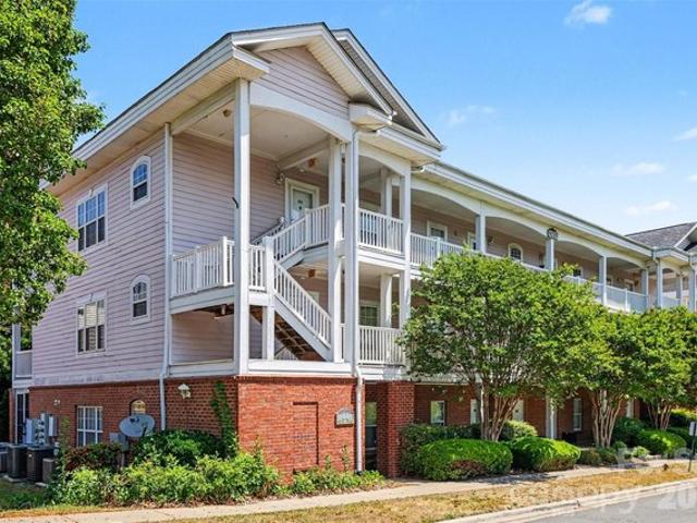 9241 Meadow Vista Rd, Charlotte, NC 28213