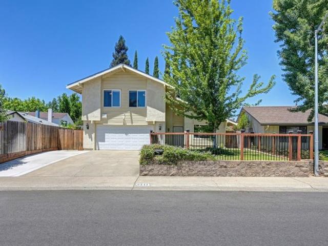 9241 Linda Rio Dr, Sacramento, CA 95826