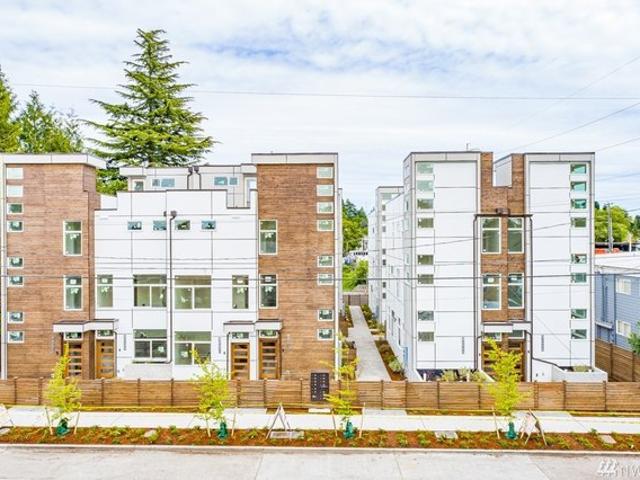 9242 A 17th Ave SW, Seattle, WA 98106
