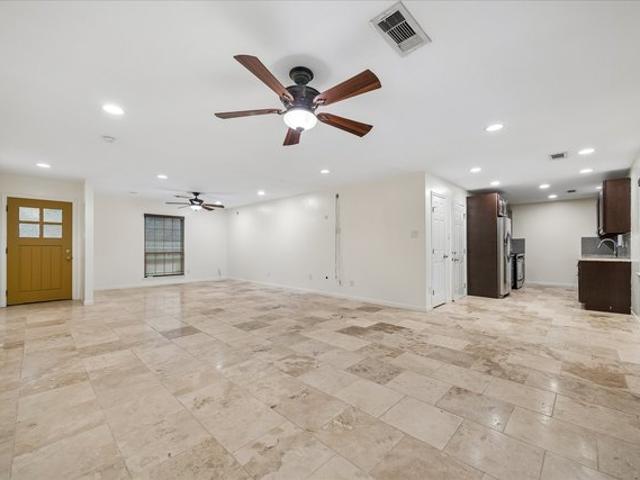 9242 Blankenship Dr, Houston, TX 77080