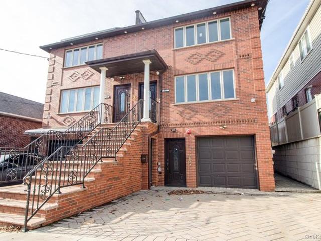 924 129th St, College Point, NY 11356