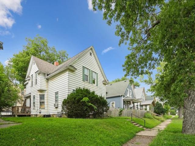 924 1 / St, Rock Island, IL 61201