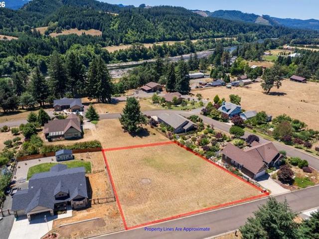 924 C St, Elkton, OR 97436