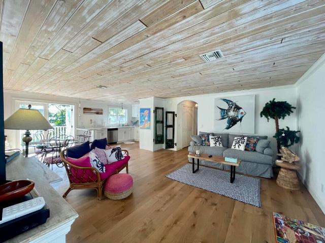 924 Coquina Ln, Unit 4, Vero Beach, FL 32963 | MLS #R11130 | Compass