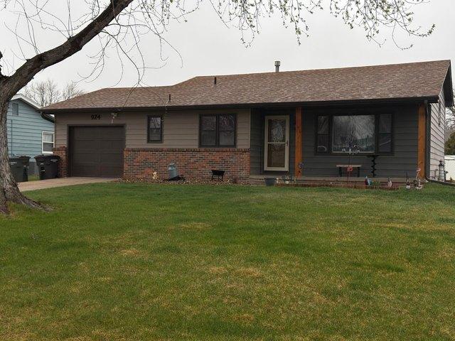 924 Brentwood Ave, Hastings, NE 68901