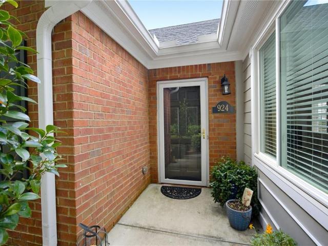 924 Burnt Hickory Circle NW