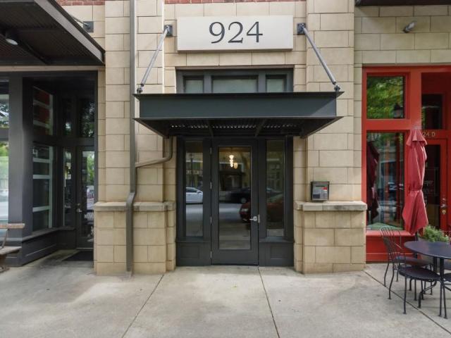 924 Garrett Street 208