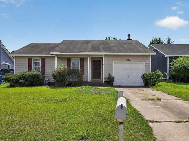 924 Glen Reilly Dr, Fayetteville, NC 28314