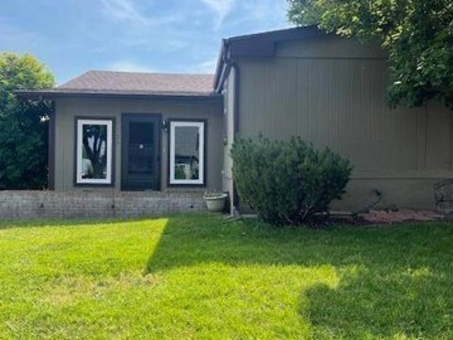 924 Grant St, Wray, CO 80758
