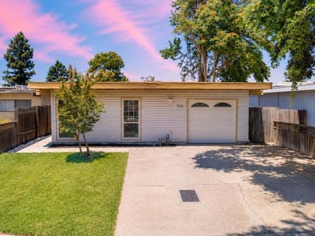 924 Del Oro Pl, Woodland, CA 95695