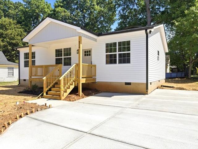 924 E Davis St, Burlington, NC 27215