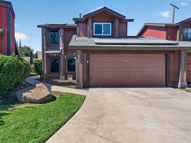 924 E Oakridge Ave, Visalia, CA 93292