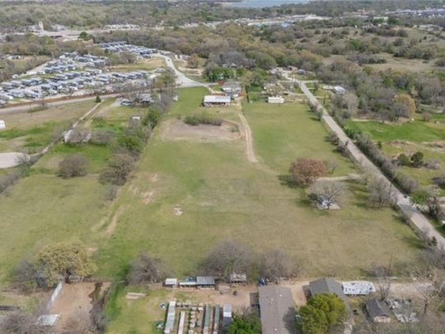 924 Fox Ln, Azle, TX 76020