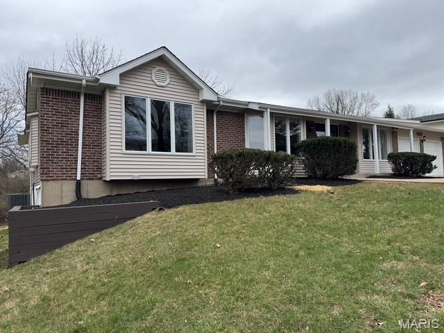 924 Fernview Dr, Creve Coeur, MO 63141 | MLS #26015 | Compass