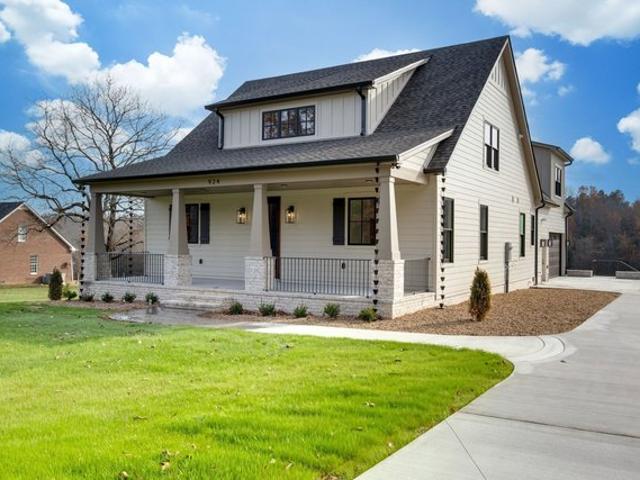 924 Hafner Rd, Charlotte, TN 37036