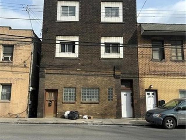 924 Island Ave, McKees Rocks, PA 15136