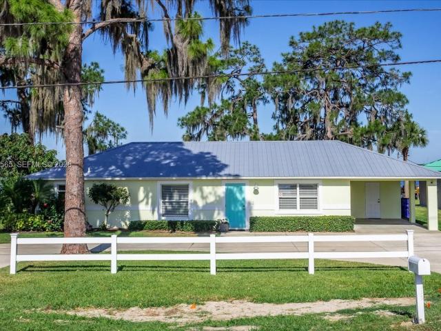 924 Lake Dr E, Lake Placid, FL 33852 | MLS #A11619