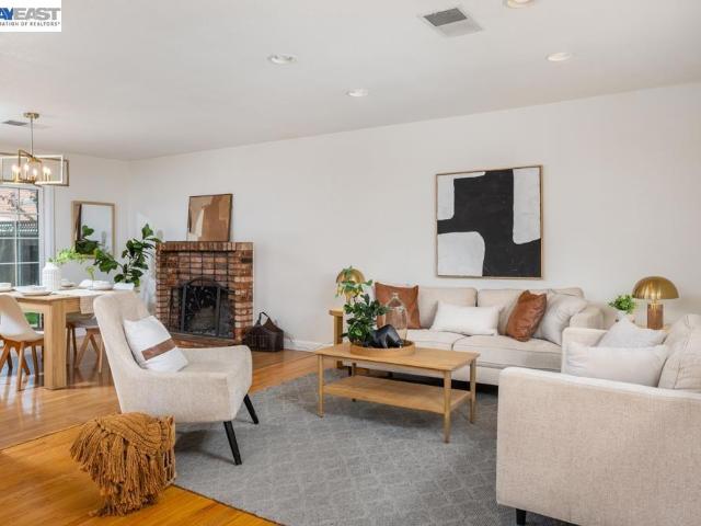 924 Lambaren Ave