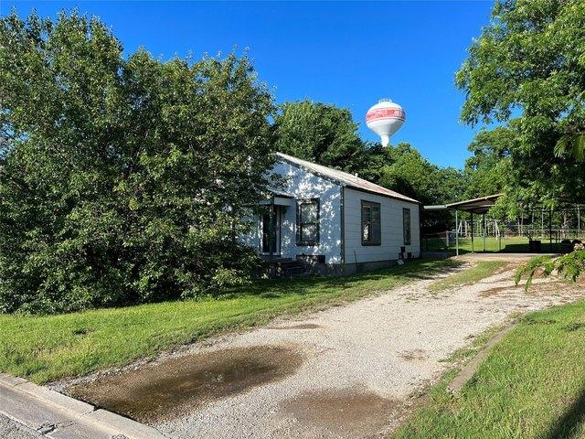 924 N Elm St, Muenster, TX 76252