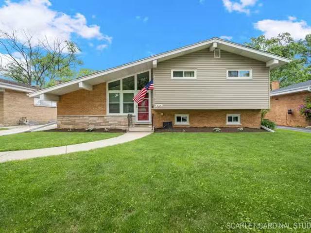924 S EUCLID AVE, VILLA PARK, IL 60181 Single Family Residence.