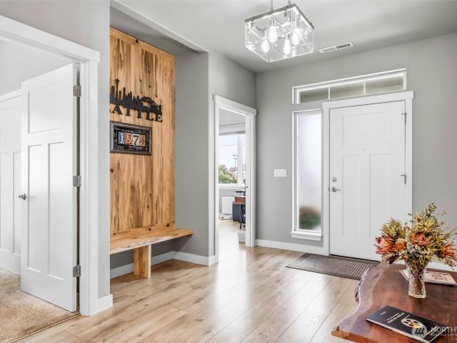 924 S M Loop Drive SW
