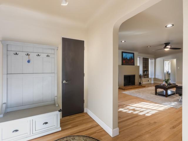 924 Valverde Drive SE