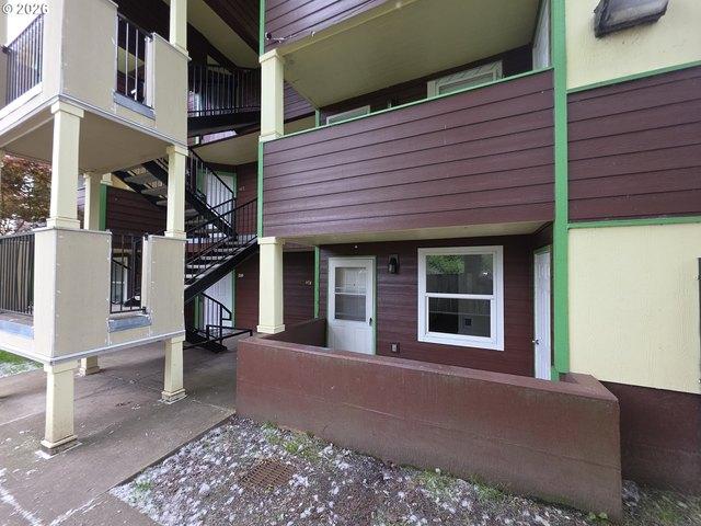 9257 SE Clinton St Unit 402, Portland, OR 97266