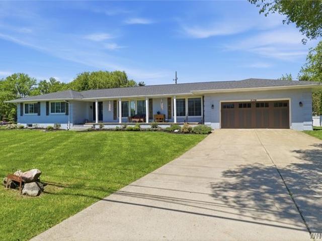 9250 Greiner Rd, Clarence, NY 14031