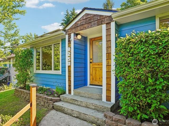 9250 14th Ave SW, Seattle, WA 98106
