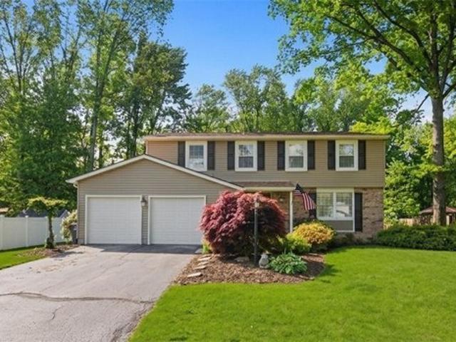 9252 Briarbrook Dr NE, Howland, OH 44484