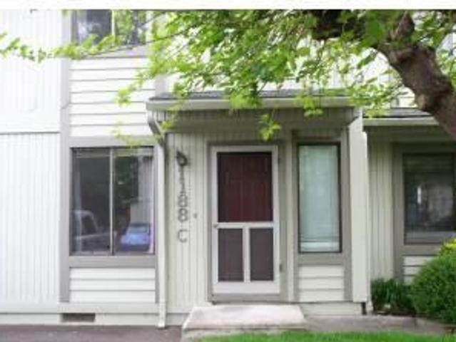 $925 / 3br 1400ft² East Medford Condo 1188 Morrow Rd 'C'