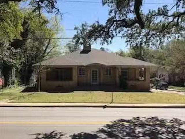 $925 1 Bedroom 1 Bathroom Apartment minutes to I 75, Atrium.