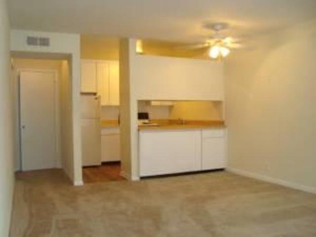 $925 / 1br 700ft² Available NOW! No Deposit! West End Location! Acklen Park Drive/West End Avenue map