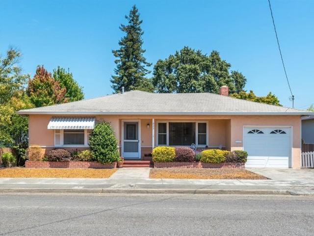 925 5th St, Petaluma, CA 94952