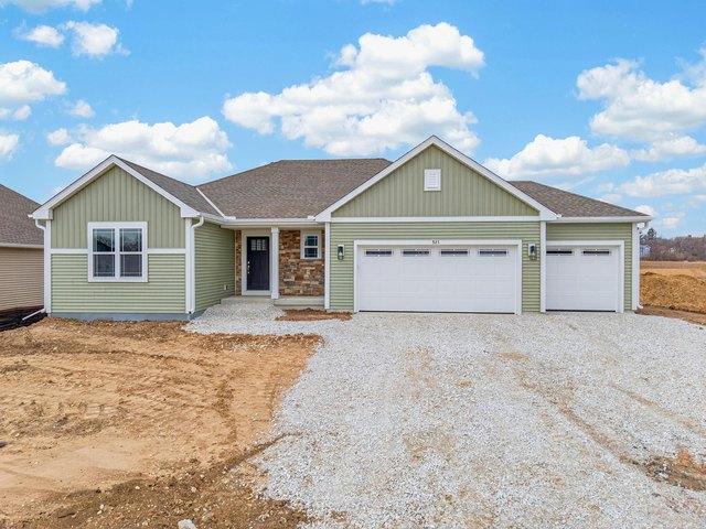 925 Cardinal Ln, Mukwonago, WI 53149