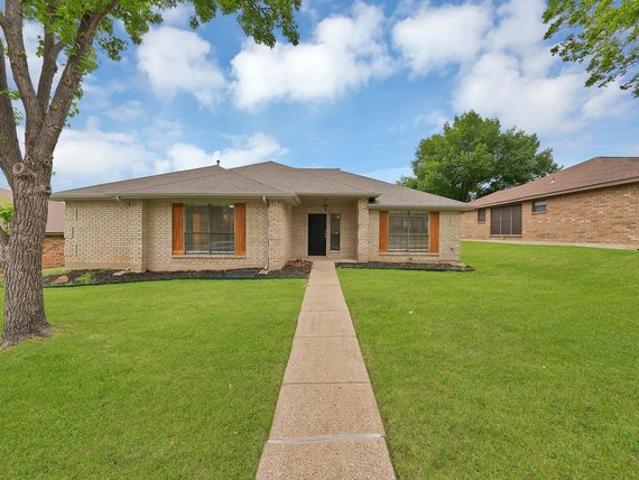 925 Creekview Dr, Mesquite, TX 75181