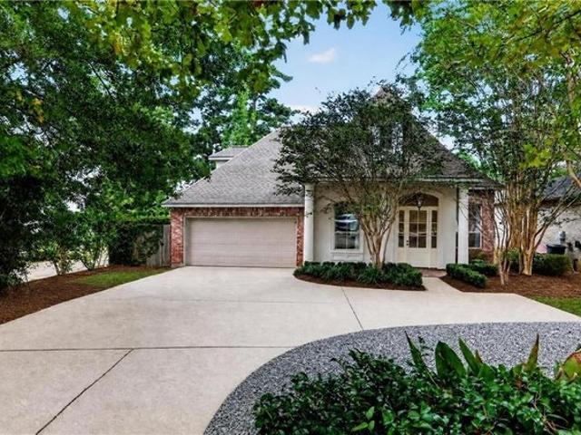 925 Beau Chene Dr, Mandeville, LA 70471