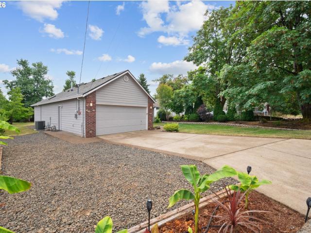 925 donna lynn way