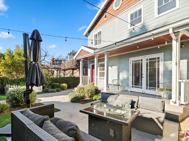 925 Dickson Street