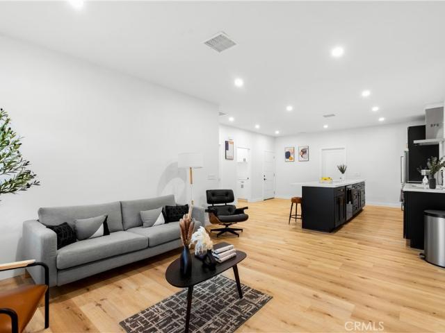 925 E 65th Street